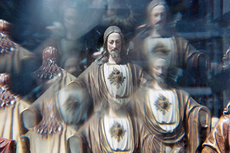 Jesus without hands. | Lense