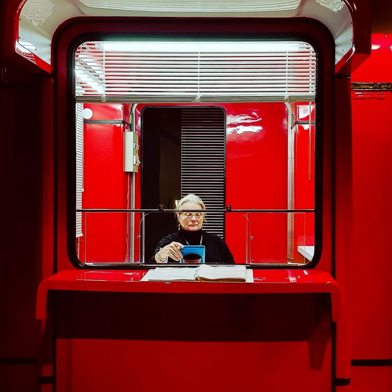 information desk Moma | Lense