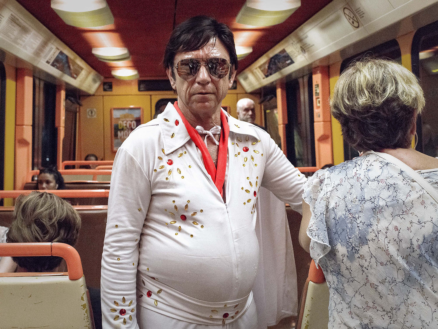 Elvis is not dead | Lense